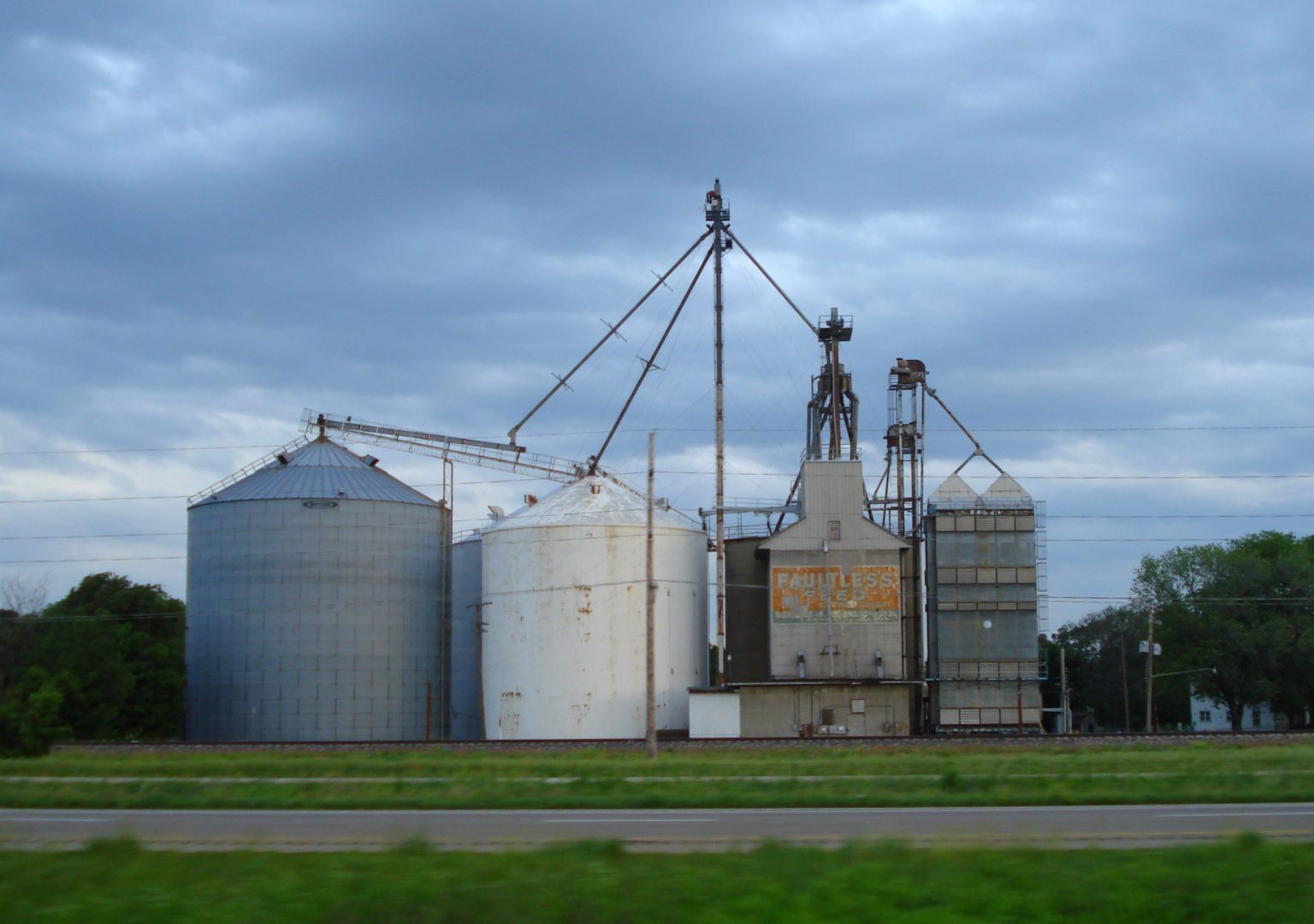 The Real Truth About Grain Legs vs. Loops - Tractor Tuesday Blog