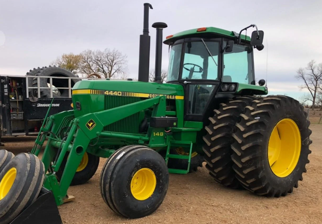 Weekly Spotlight: Full Restored 1980 John Deere 4440 Going to Auction ...